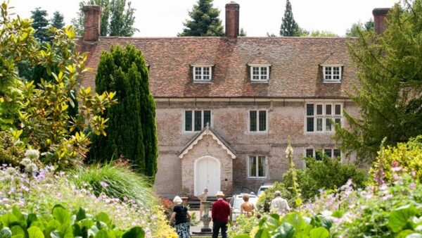 Local Area Spotlight: Great Comp Garden – Morgan Kent